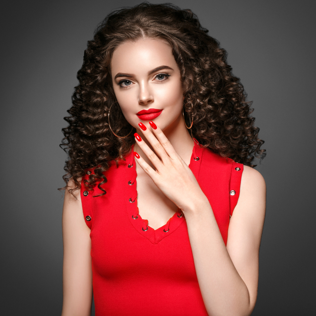 Download Blue Eyes Lipstick Earrings Curl Brunette Model Woman PFP