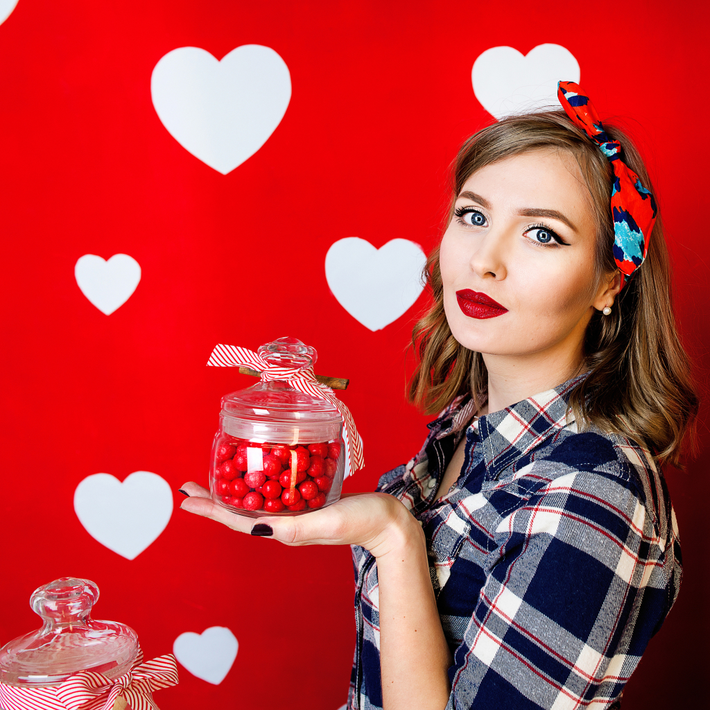 Download Brunette Blue Eyes Lipstick Model Woman PFP