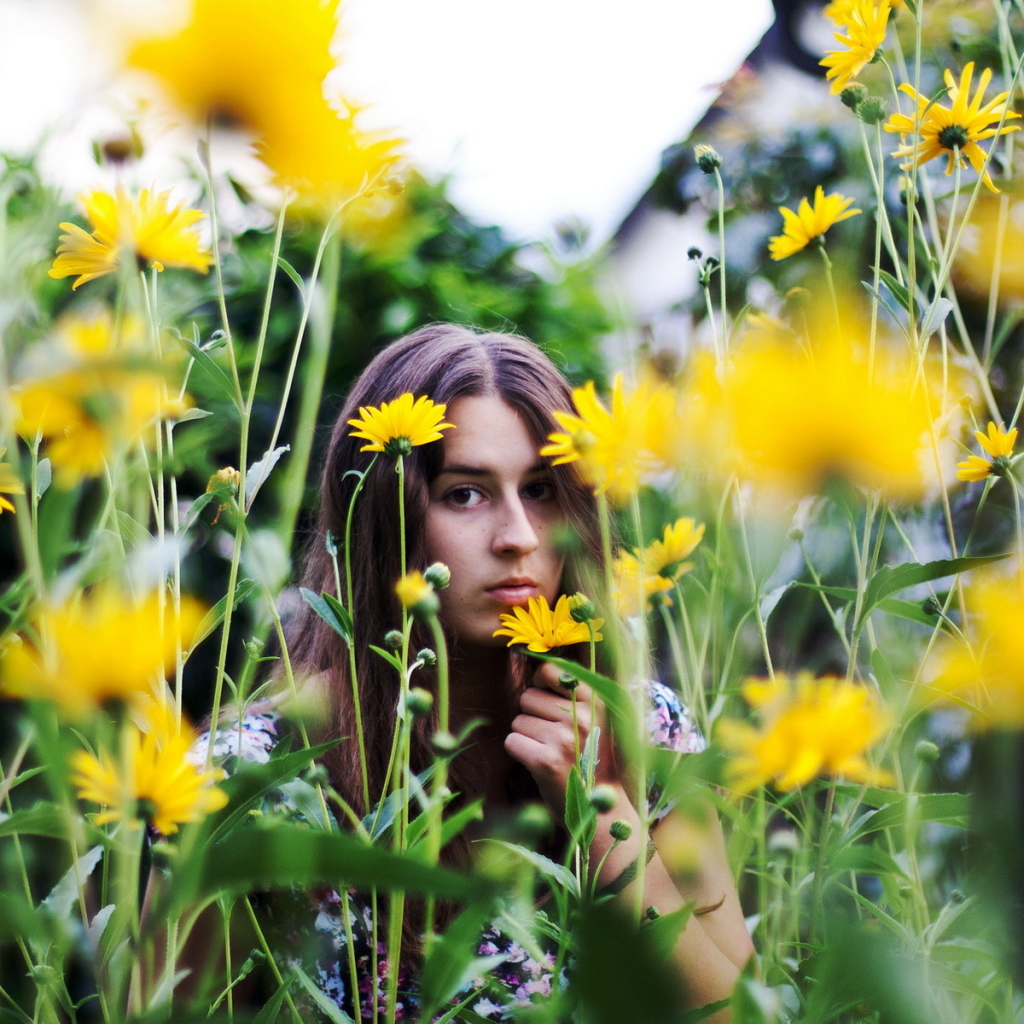 Download Yellow Flower Brunette Brown Eyes Model Woman PFP