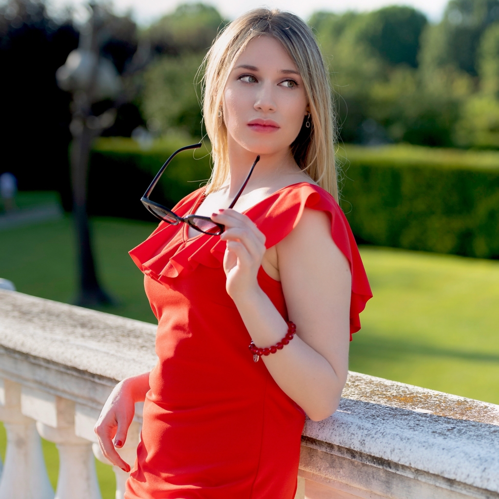 Download Red Dress Blonde Model Woman PFP