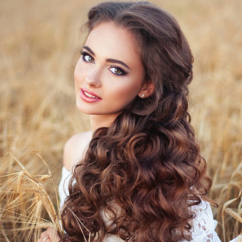 Download Long Hair Brunette Model Woman PFP