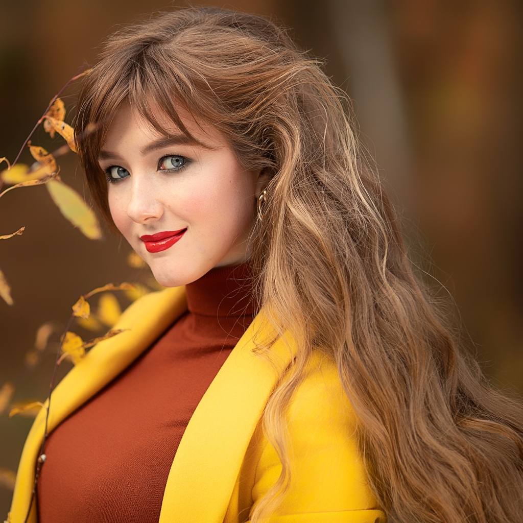 Download Long Hair Blue Eyes Lipstick Model Woman PFP