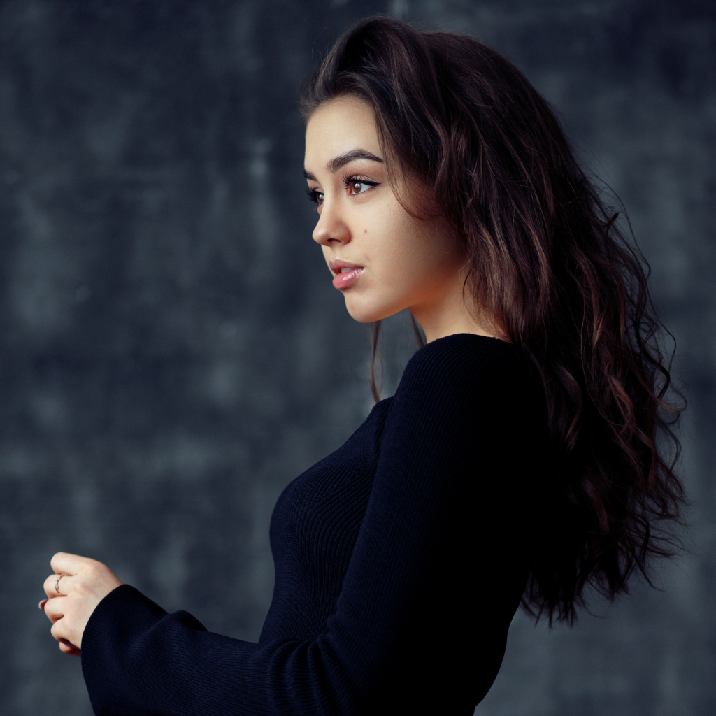 Download Brown Eyes Brunette Model Woman PFP