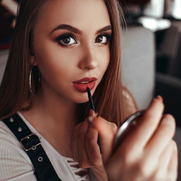 Download Woman Model PFP